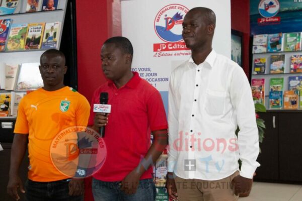 Actions Sociales / Don de JD Éditions au conseil d’enseignement ...